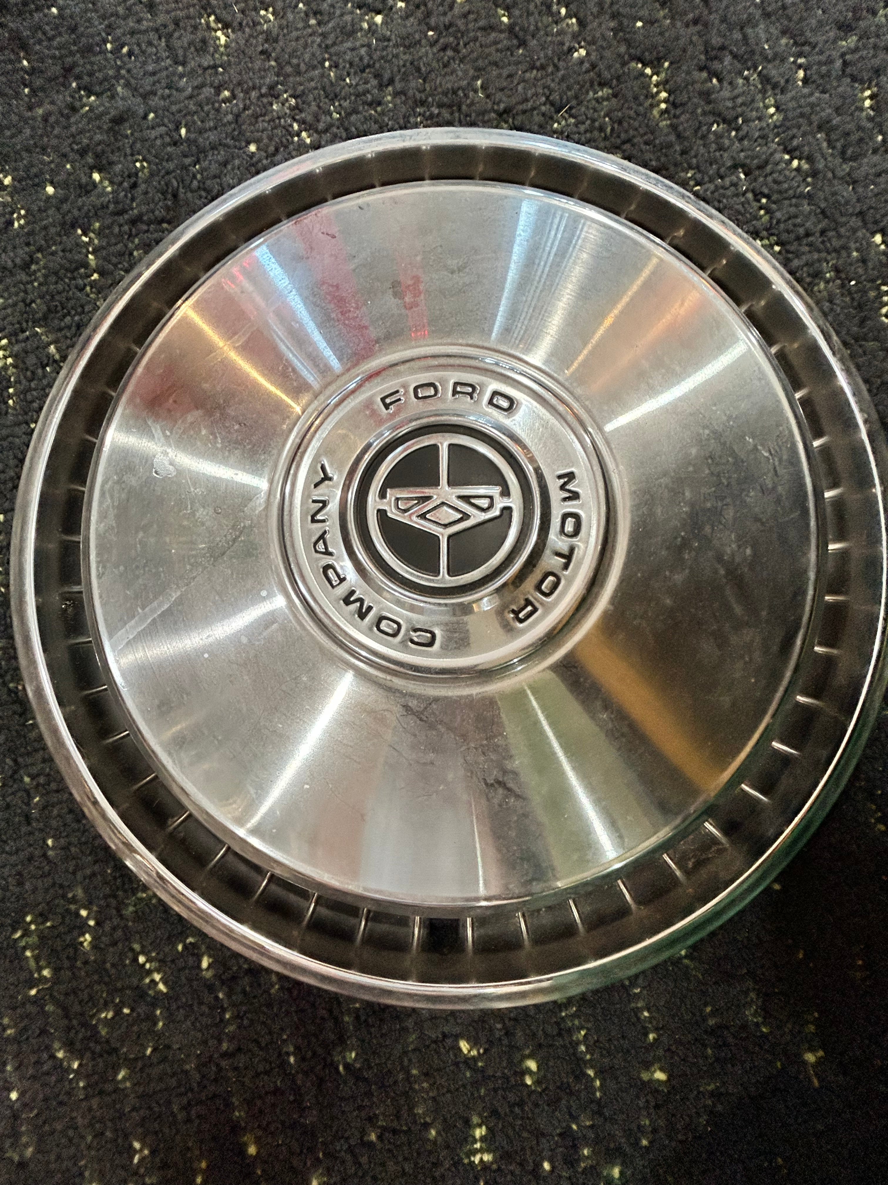 Vintage Ford Chrome Hubcap – Blue Goose - Plant and House